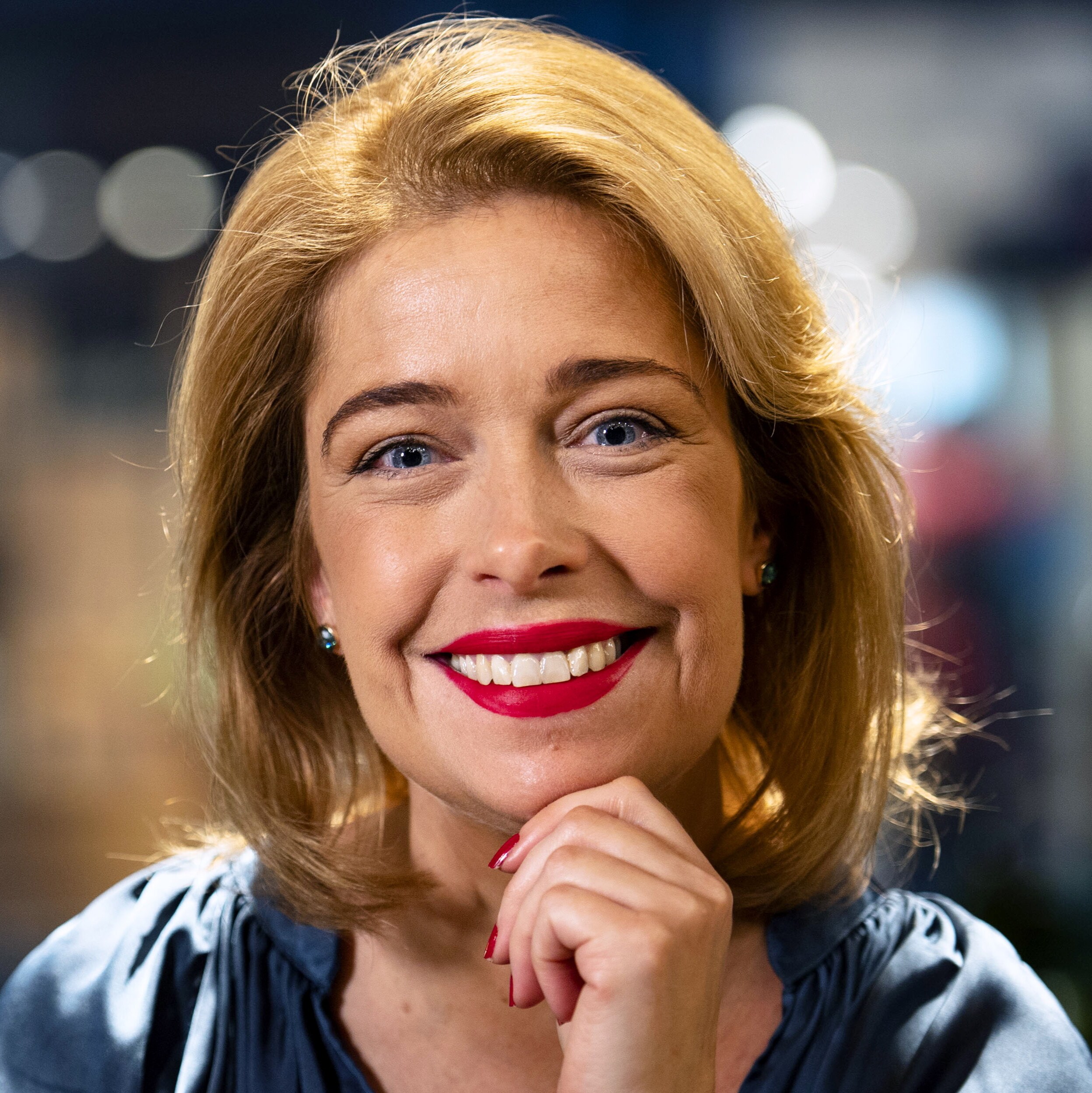 Kritisera Busch politik, inte vad hon har på sig – Den ideologiska ...