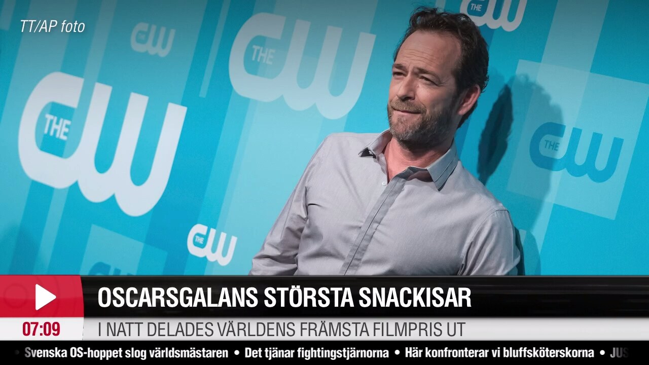 Fansen rasar efter att Luke Perry inte nämndes på galan - Aftonbladet TV