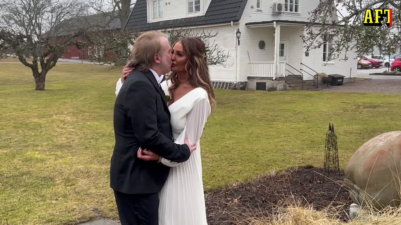 Artisten Patrik Isaksson gifte sig med Linda Hedlund - Aftonbladet TV