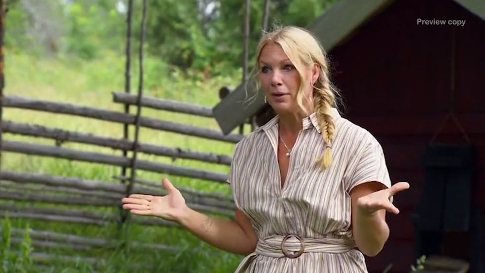 Här debuterar Anna Brolin som programledare för Farmen på tv4 ...