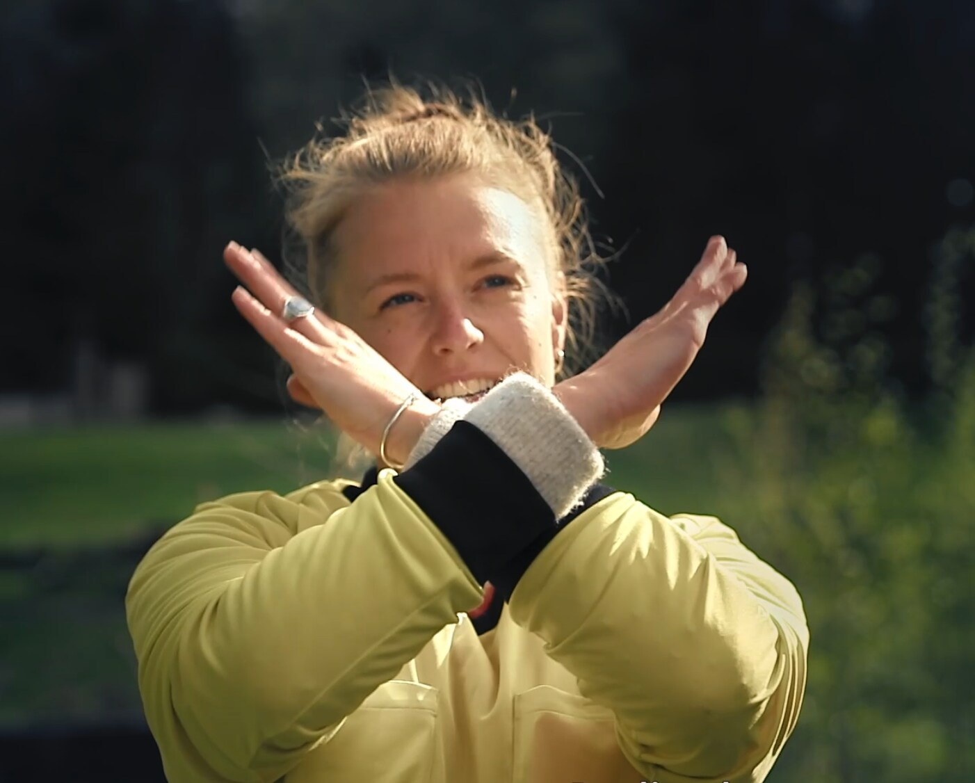 Clara Henry ordnar fotbollsmatch i Noll kontroll med Mauri avsnitt 6 ...