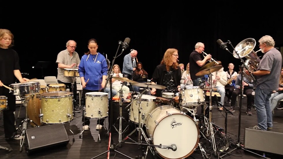 Høyr dei lokale musikarane spele med The Brazz Brothers - nyss.no