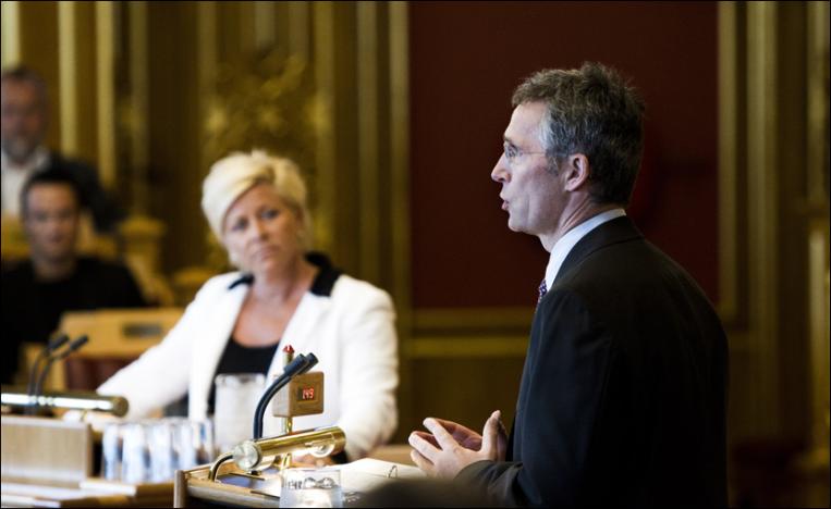 Stoltenberg blir grillet om krigskors-saken - VGTV