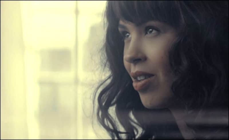 Maria Mena: Ser musikken i farger