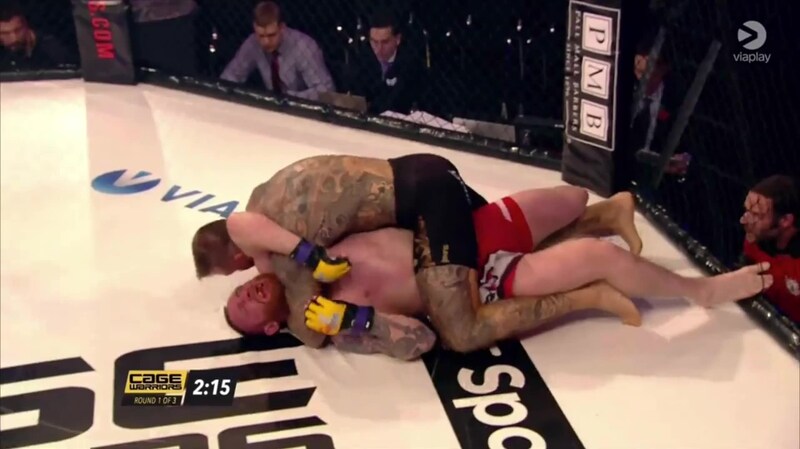 MMA-Bergh overlegen i Cage Warriors-debuten: – Han blødde som en gris