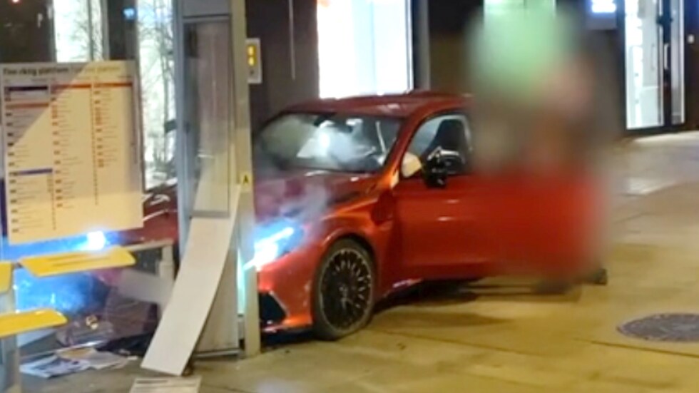 Bilkrasj i Oslo sentrum: Løper fra stedet - VGTV