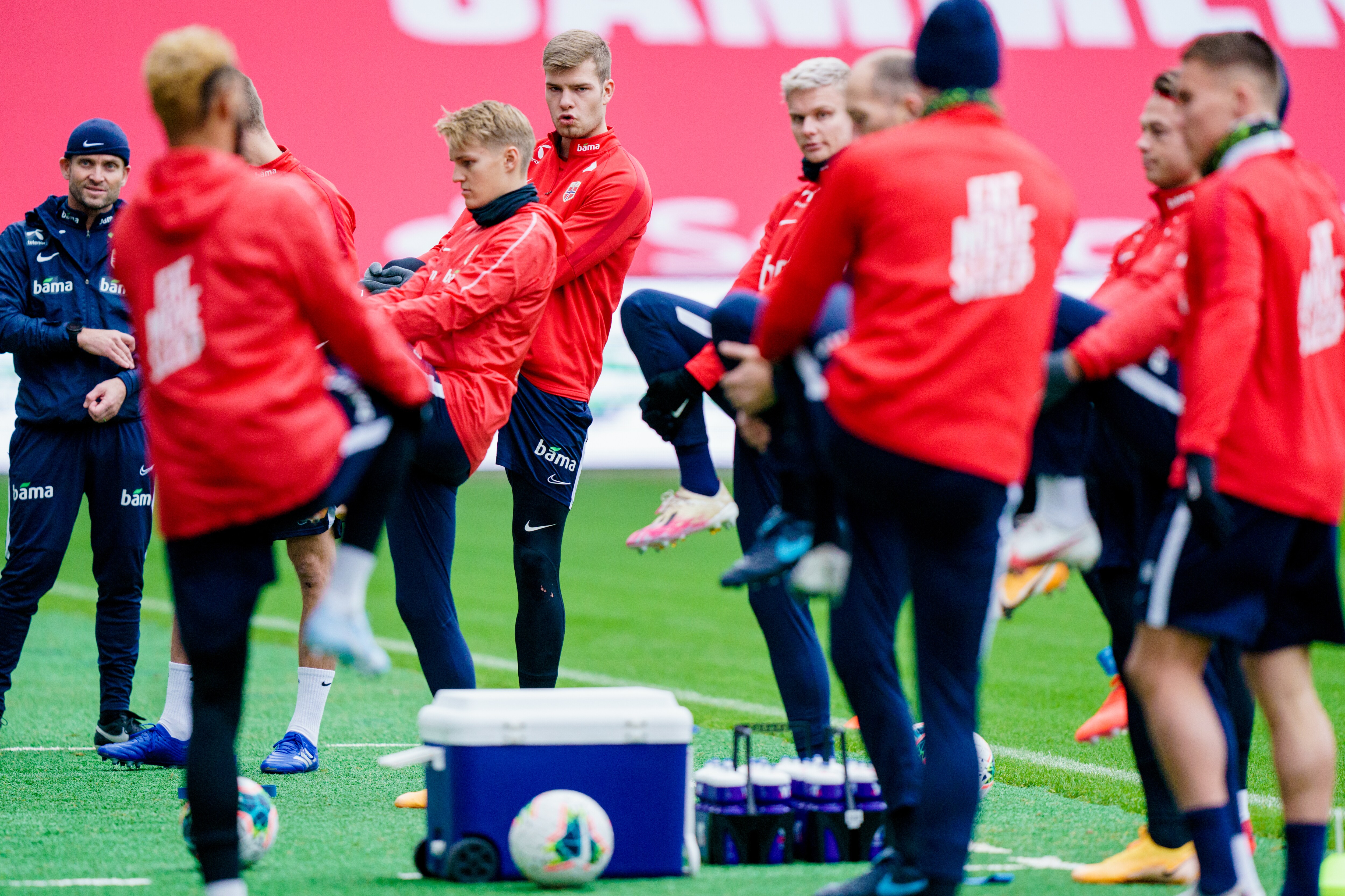 VG Nyheter: Flere landslagsspillere coronasmittet - VGTV