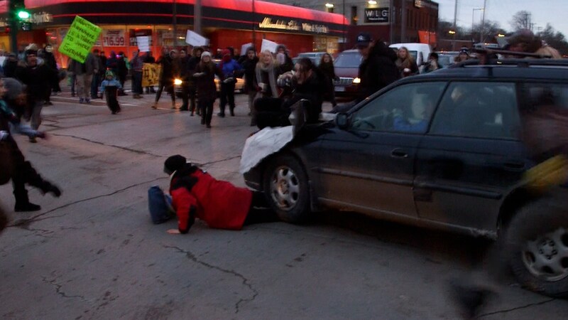 Bilist meide ned Ferguson-demonstranter