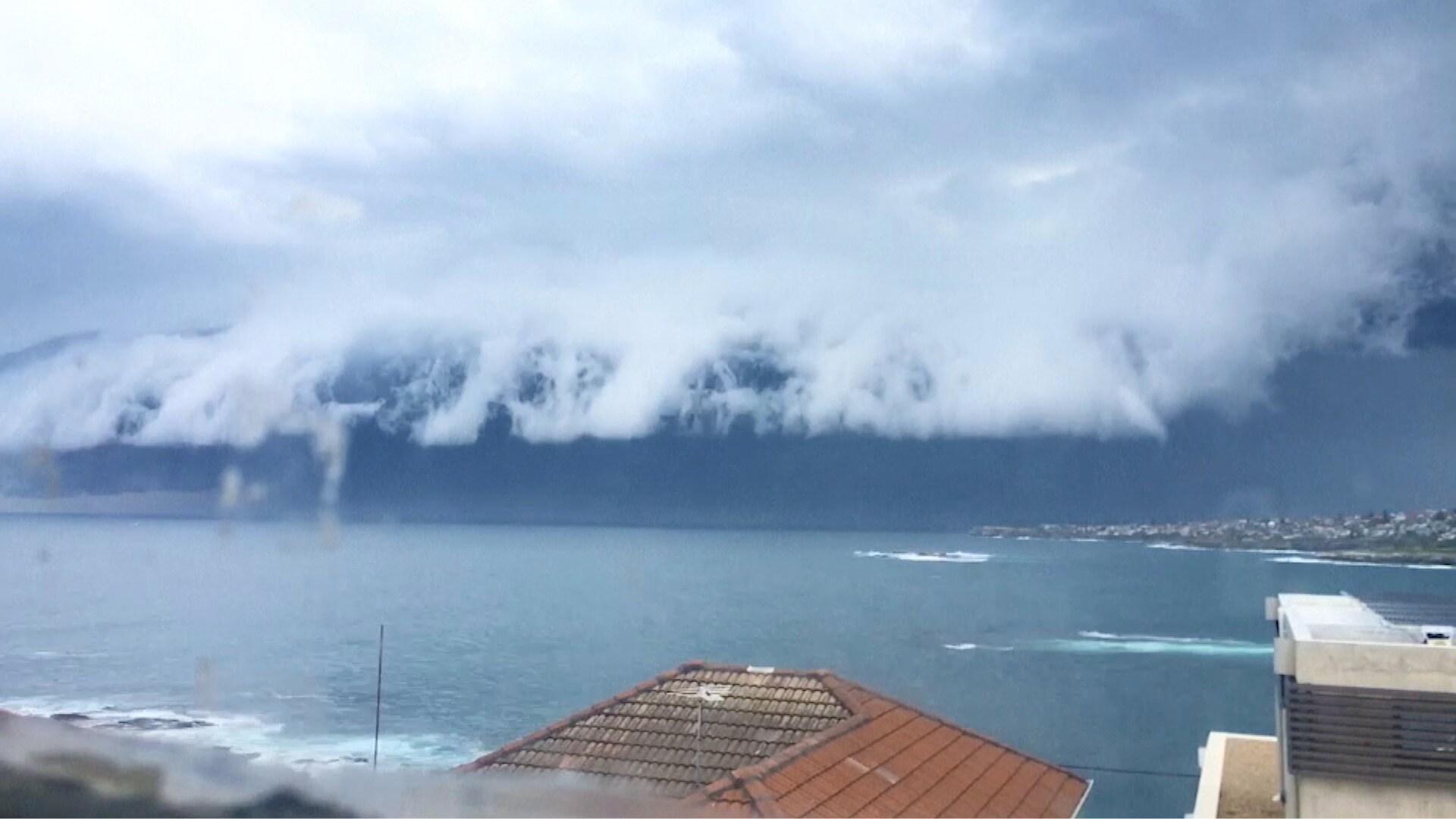 Unik timelapsevideo: Her velter «sky-tsunamien» - VGTV