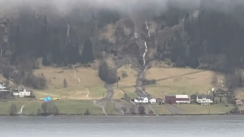 Hus truffet av skred etter pøsregn på Vestlandet