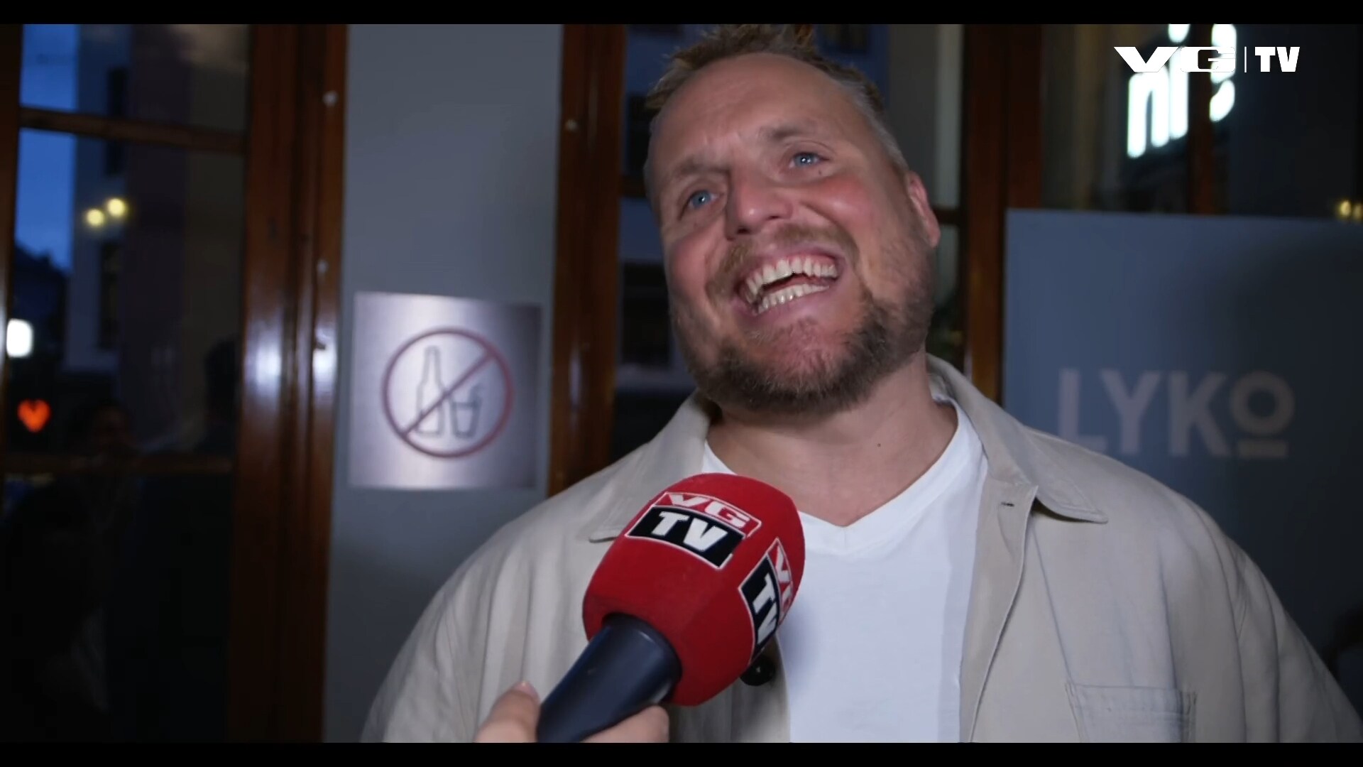 Får latterkule av egen vits - VGTV