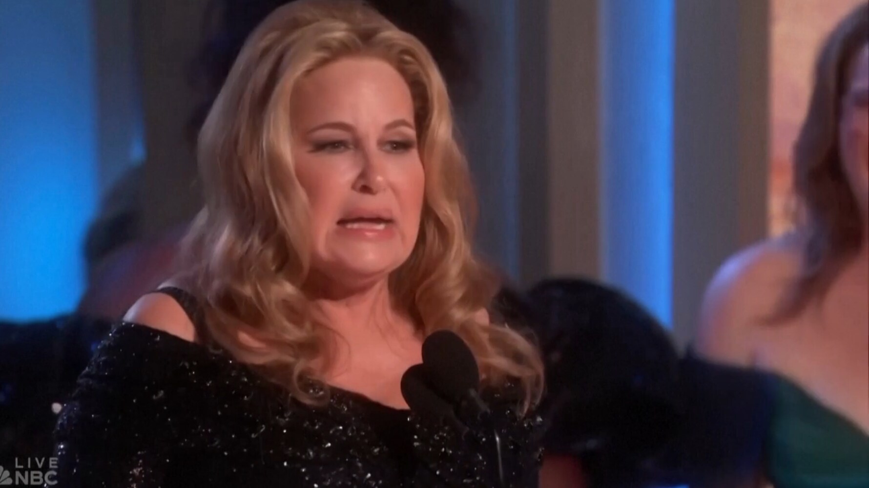 Talen til Jennifer Coolidge etter Golde Globe pris - VGTV