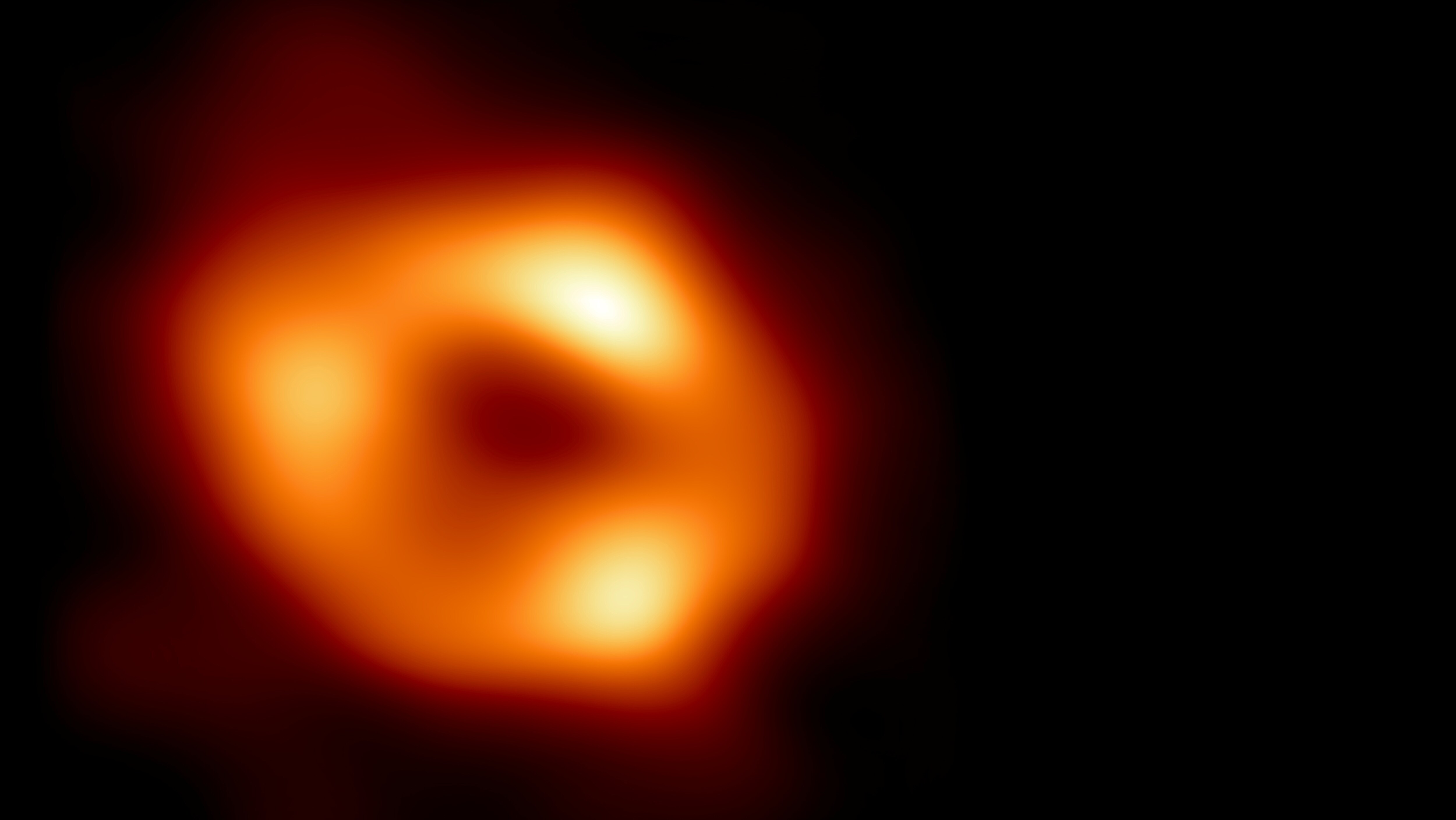 Her viser de frem det første bildet av et sort hull i Melkeveien. - VGTV