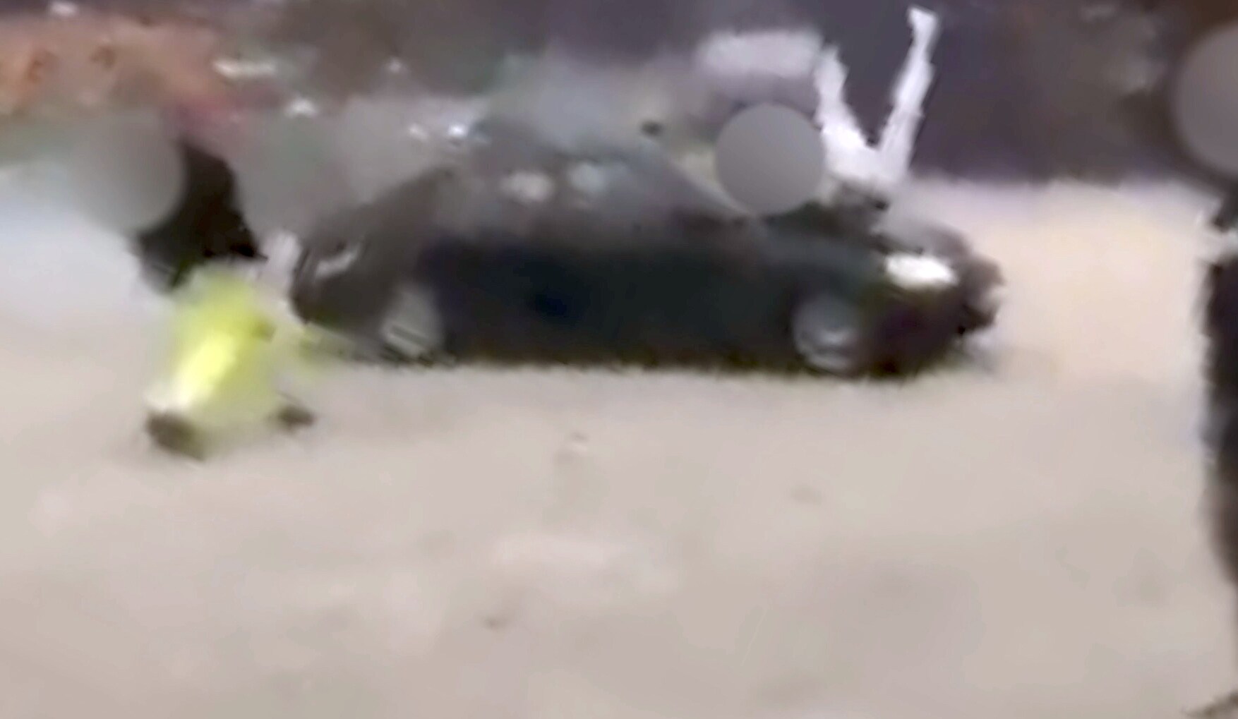 Slagsmål i Lyngdal - her blir mann påkjørt og slått med balltre - VGTV Slagsmål i Lyngdal - her blir mann påkjørt og slått med balltre - VGTV