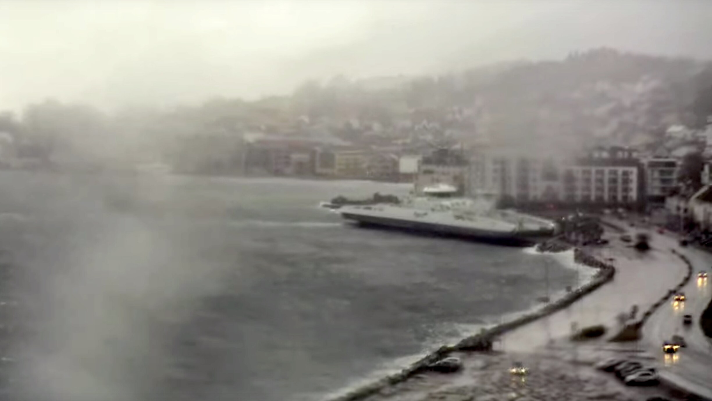 SE: Direktebilder fra Molde havn - VGTV