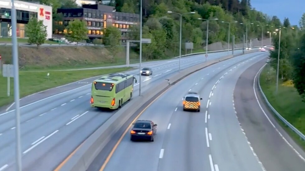Buss kjører feil vei: - Veldig farlig - VGTV